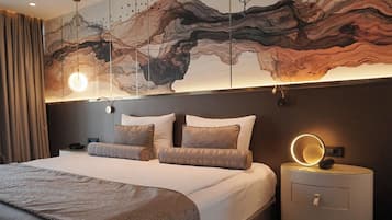 Superior Room, 1 King Bed | Frigobar (abastecido com alguns itens grátis), cofres nos quartos