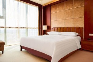 Minibar, cofre no quarto, despertadores 