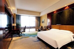 Frigobar, cofres nos quartos, despertadores