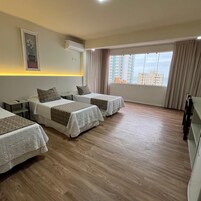 Quarto família | Frigobar, cofres nos quartos, escrivaninha, Wi-Fi de cortesia