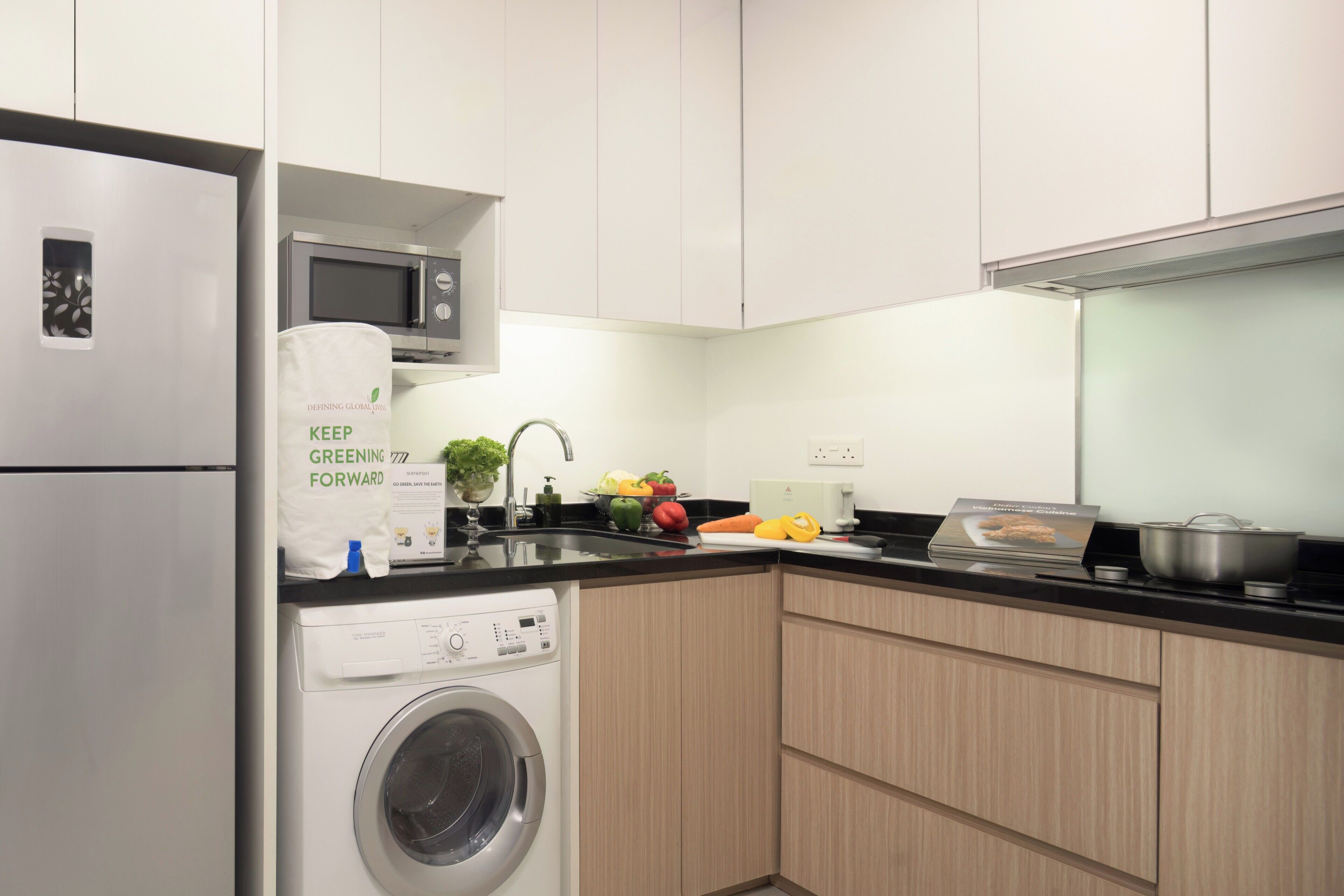 Quarto Executivo, 1 quarto, Vista para a cidade | Cozinha privada | Um frigorífico, um micro-ondas, uma cafeteira/bule 