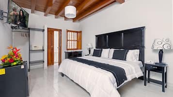 Quarto casal superior | Frigobar, cofres nos quartos, Wi-Fi de cortesia, roupa de cama