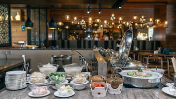 Café da manhã com buffet todos os dias mediante uma taxa