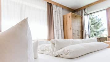 Edredons de pluma, cofres nos quartos, individualmente mobiliados