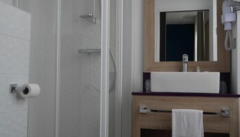 Quarto Comfort | Casa de banho | Artigos de higiene pessoal grátis, um secador de cabelo