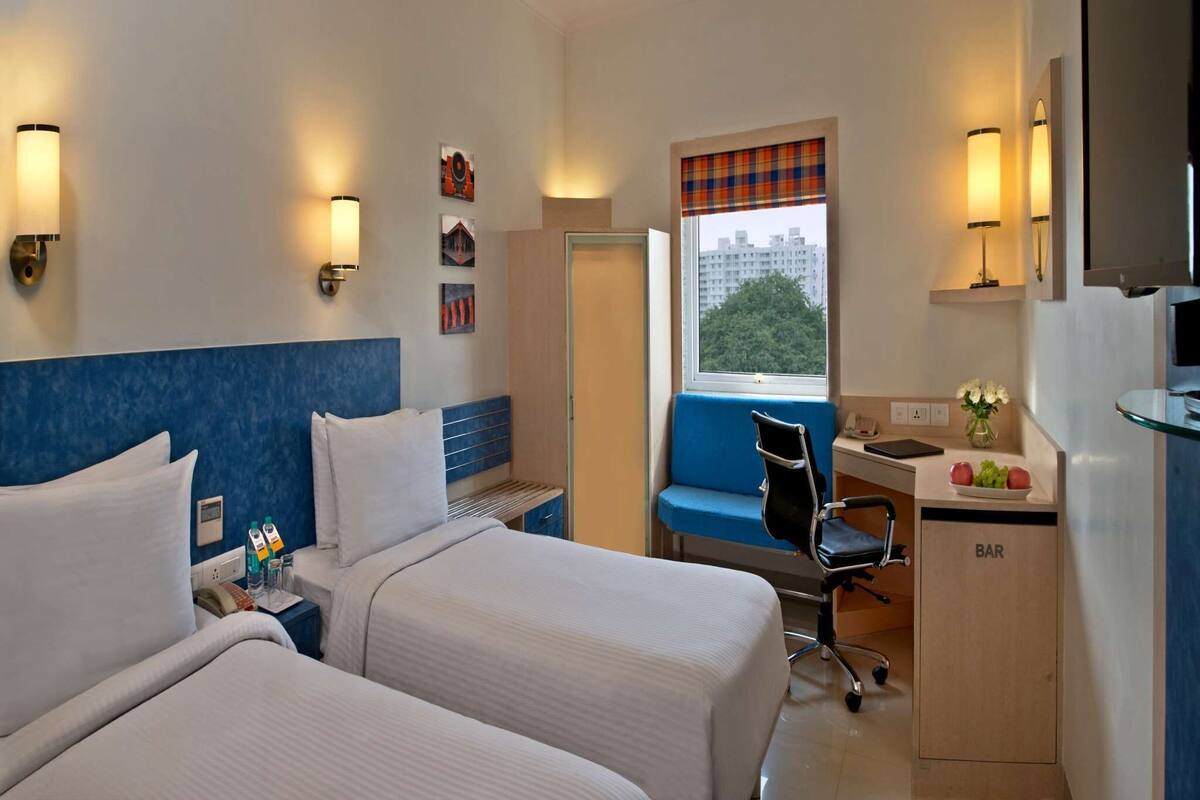 Roupas de cama premium, frigobar, cofres nos quartos