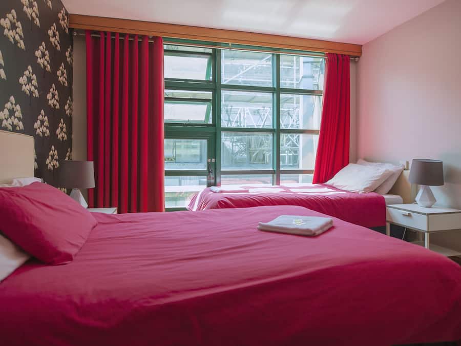 Quarto Twin | Ferro/tábua de engomar, Wi-fi grátis, roupa de cama fornecida