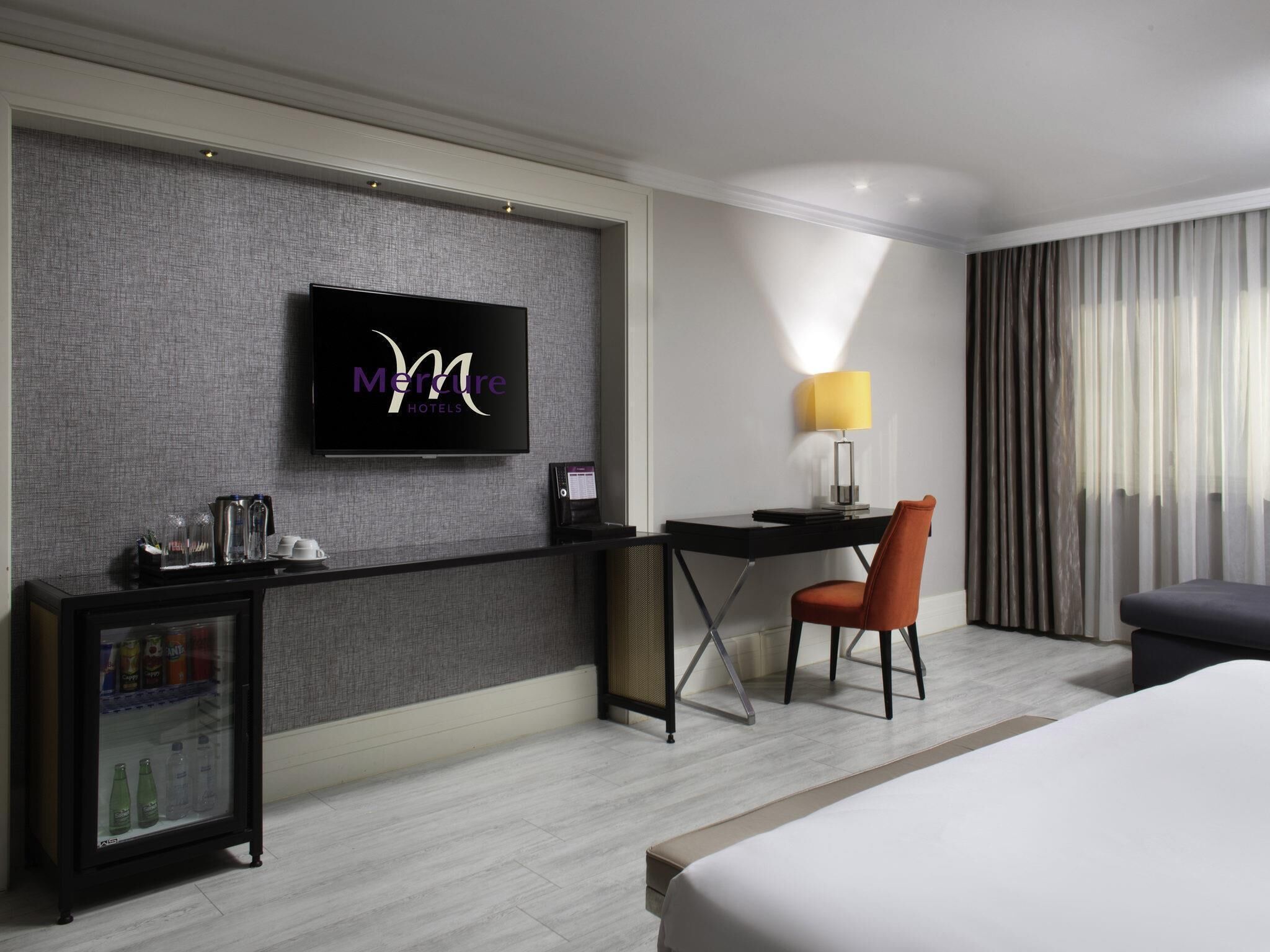Roupa hipoalergénica, minibar, cofre no quarto, quartos insonorizados 