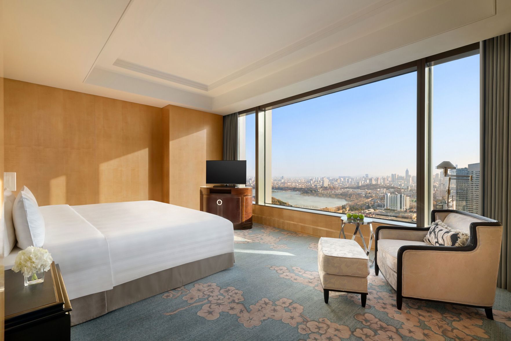 Roupa de alta qualidade, minibar, cofre no quarto 