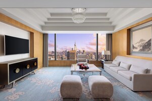 Suíte executiva, 1 cama King | Roupas de cama premium, frigobar, cofres nos quartos