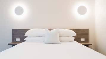Quarto Deluxe | Secretária, ferro/tábua de engomar, roupa de cama fornecida