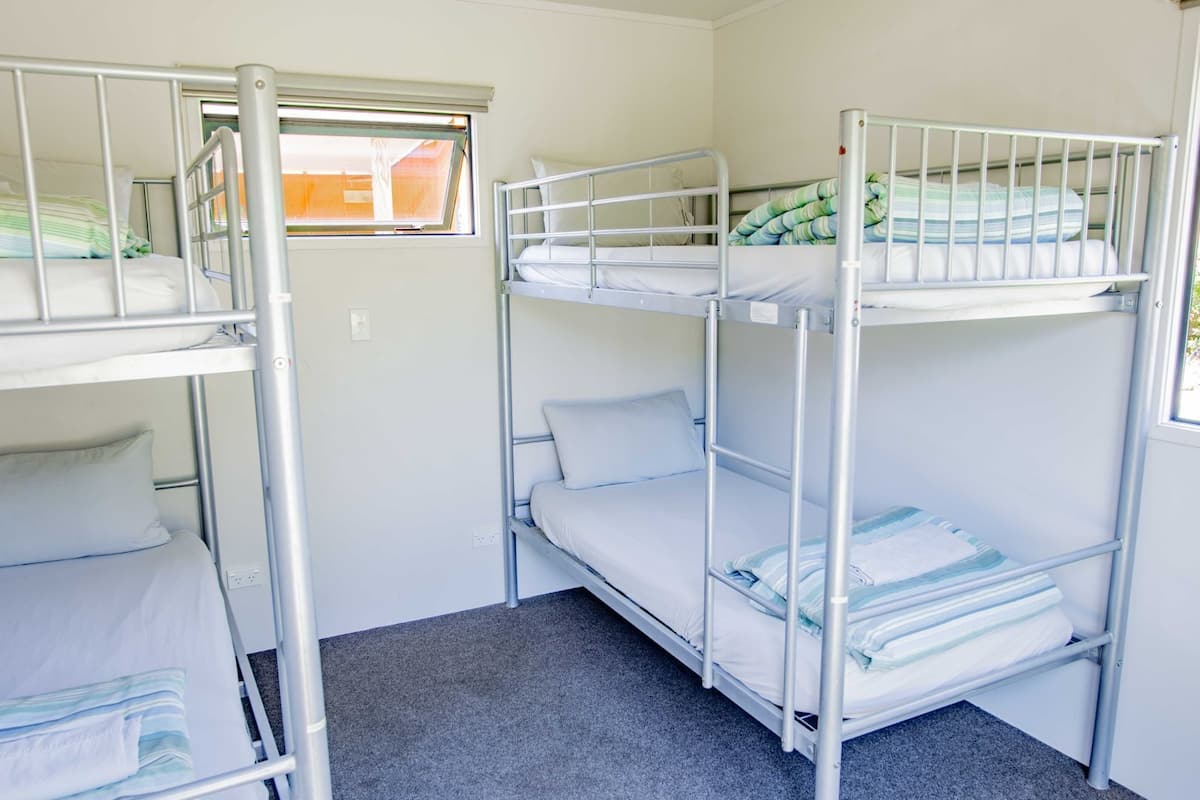 Dormitory Cabin - Single Bed | Wi-Fi de cortesia, roupa de cama