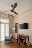 Grand Deluxe Heritage Room | Frigobar, cofres nos quartos, escrivaninha, cortinas blackout