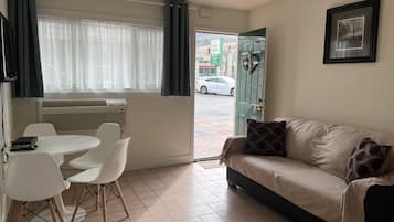 Suite Familiar, 2 quartos, cozinha | Sala de estar | Televisor de 32 polegadas com canais por cabo