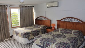 Quarto Duplo, 2 camas de casal, kitchenette | Com decoração personalizada, com mobília individualizada, Wi-fi grátis 