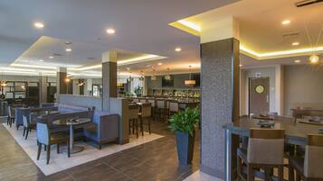 Pequenos-almoços e jantares servidos