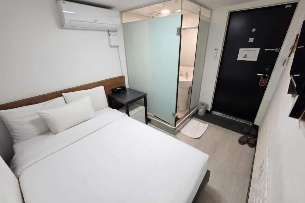 Cortinas/cortinados opacos, ferro/tábua de engomar, Wi-fi grátis