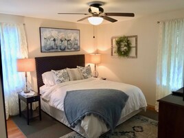 Quarto, 1 cama Queen | Roupas de cama premium, individualmente decorados