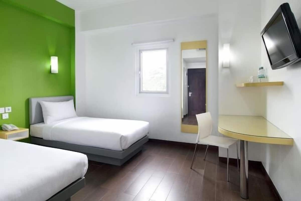 Cofre no quarto, secretária, Wi-fi grátis, roupa de cama fornecida