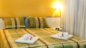 Quarto casal luxo | Frigobar, Wi-Fi de cortesia, roupa de cama
