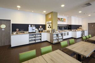 Pequeno-almoço tipo buffet diário incluído 