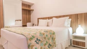Minibar, cofre no quarto, secretária