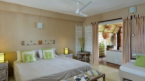 Vila, 1 quarto, banheira de hidromassagem | 1 quarto, cofres nos quartos, ferros/tábuas de passar roupa
