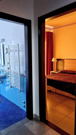 Secretária, secretária adequada para computadores portáteis 