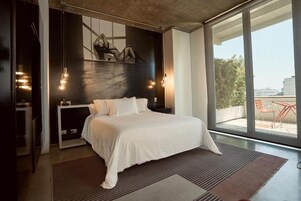 Suite Executiva, 1 cama king-size | Roupa hipoalergénica, minibar, cofre com capacidade para portátil