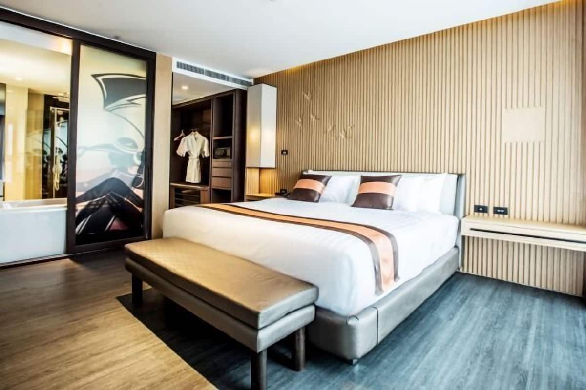 Roupas de cama premium, frigobar, cofres nos quartos, escrivaninha