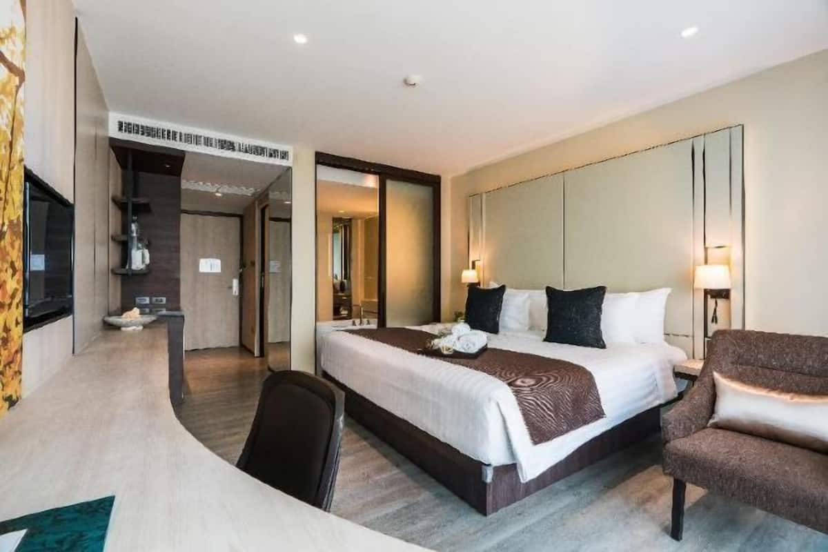Roupas de cama premium, frigobar, cofres nos quartos, escrivaninha