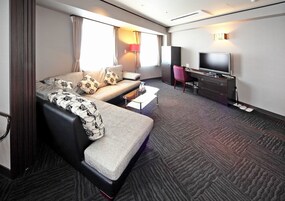 Suíte, para fumantes | Escrivaninha, Wi-Fi de cortesia, acesso para cadeiras de rodas