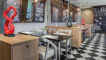 Café da manhã, almoço e jantar