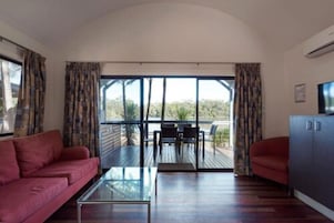 Ferro/tábua de engomar, roupa de cama fornecida 