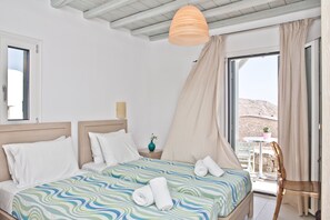 Estúdio, vista para o mar (2 Adults) | Cofres nos quartos, escrivaninha, quartos à prova de som