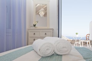 Vila, 2 quartos, vista para o mar | Cofres nos quartos, escrivaninha, quartos à prova de som