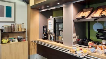 Pequeno-almoço tipo buffet diário mediante uma taxa