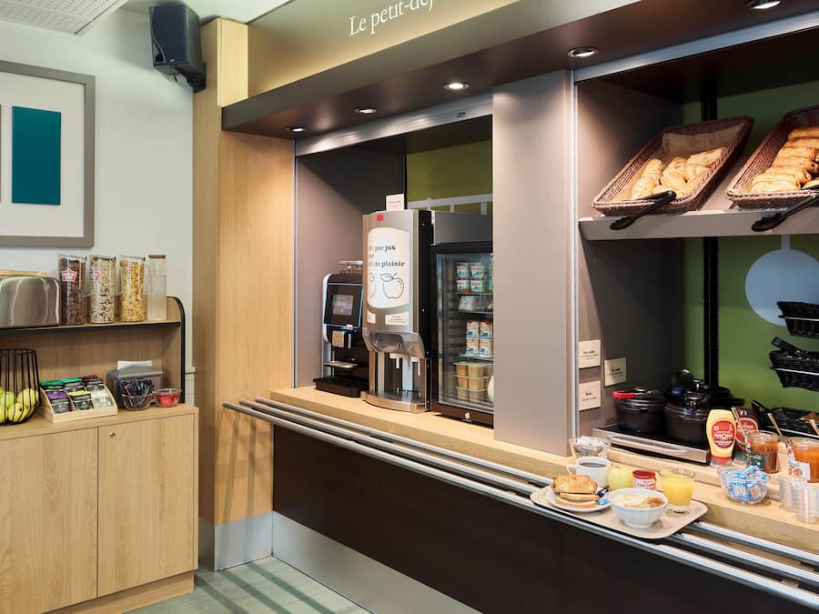 Pequeno-almoço tipo buffet diário mediante uma taxa