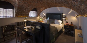 Quarto Clássico com Cama de Casal | Roupa hipoalergénica, secretária 