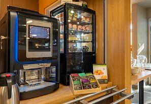 Pequeno-almoço tipo buffet diário mediante uma taxa 