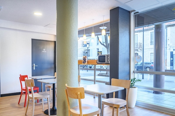 Café da manhã com buffet todos os dias mediante uma taxa
