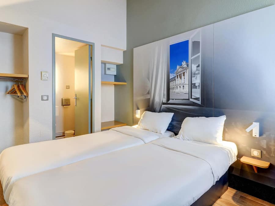 Quarto Twin, não fumadores | Roupa de alta qualidade, edredões de penas, secretária