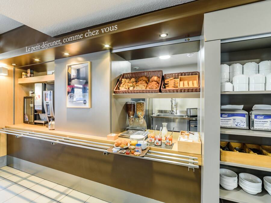 Café da manhã com buffet todos os dias mediante uma taxa