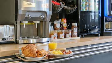 Café da manhã com buffet todos os dias mediante uma taxa