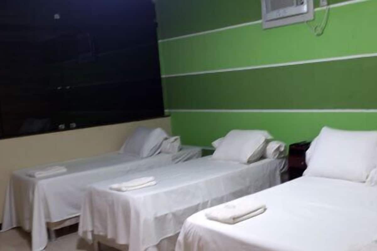 Quarto Triplo Standard | Ferro/tábua de engomar, camas desdobráveis, Wi-fi grátis