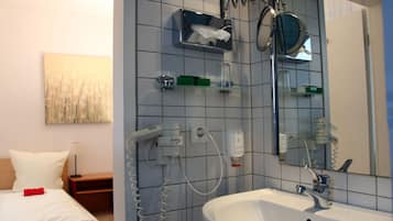 Quarto Individual | Duche na casa de banho