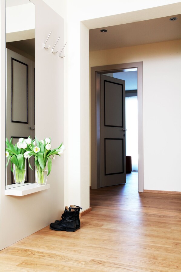 Apartamento, 1 quarto, no rés do chão | Sala de estar | TV de ecrã plano, leitor de DVD