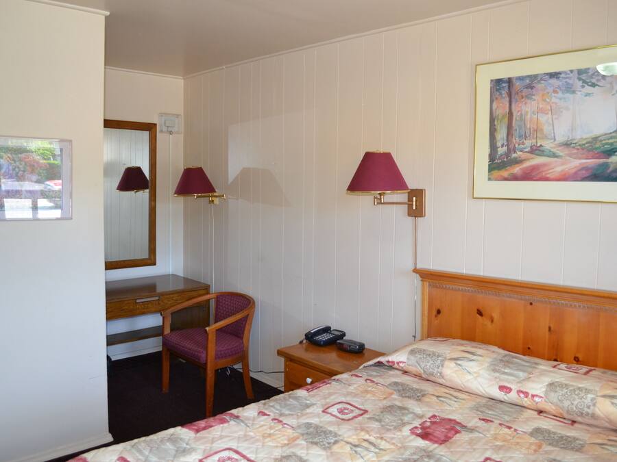 Quarto Standard, 1 cama queen-size | Secretária, ferro/tábua de engomar, Wi-fi grátis