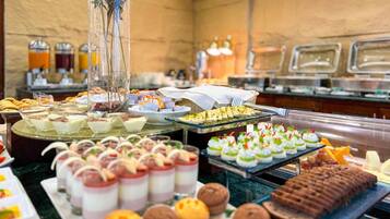 Café da manhã com buffet todos os dias (KWD 4.25 por pessoa)