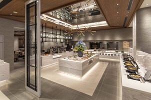 5 restaurantes: servem almoços e jantares